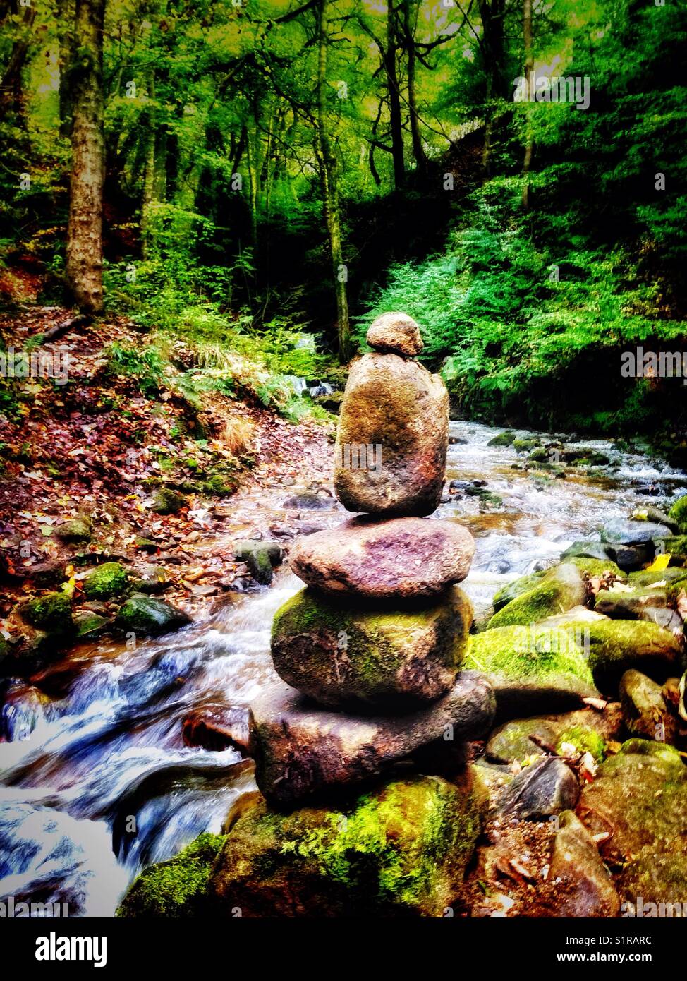 Balancing stones hi-res stock photography and images - Alamy