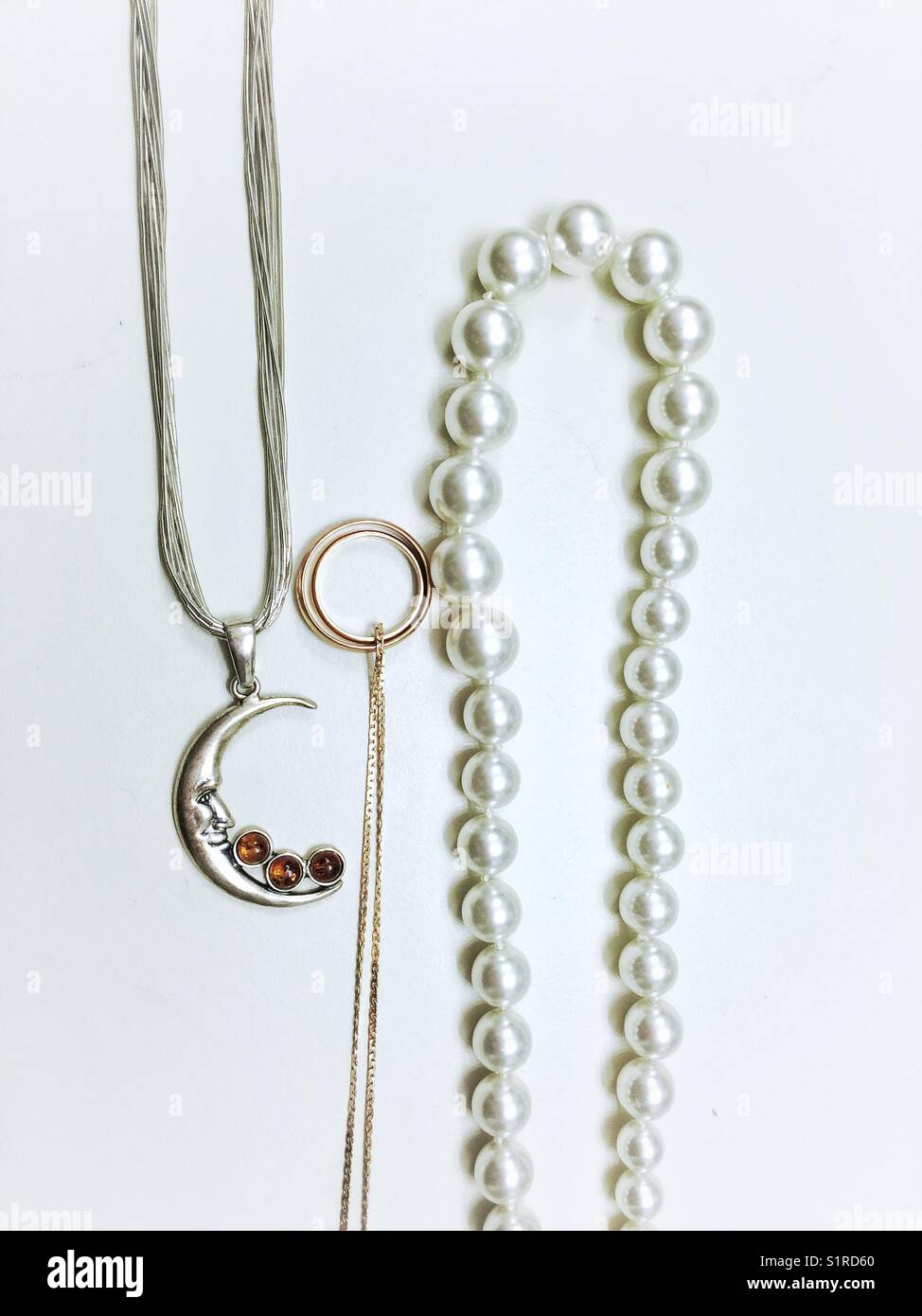 Silver pearls hi-res stock photography and images - Alamy