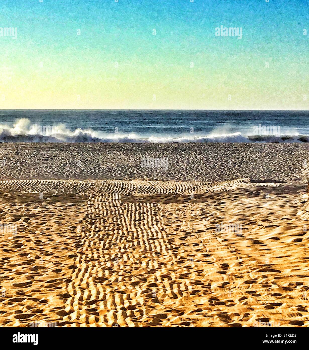Rake lines in the sand leading to the sea Stock Photo - Alamy