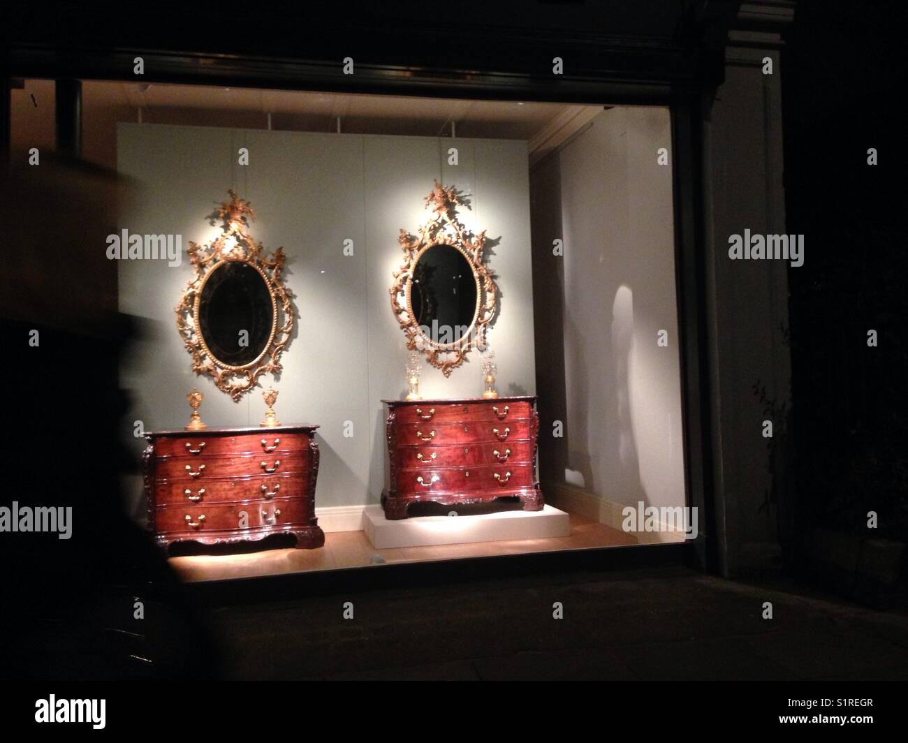 Classy classic hi-res stock photography and images - Alamy