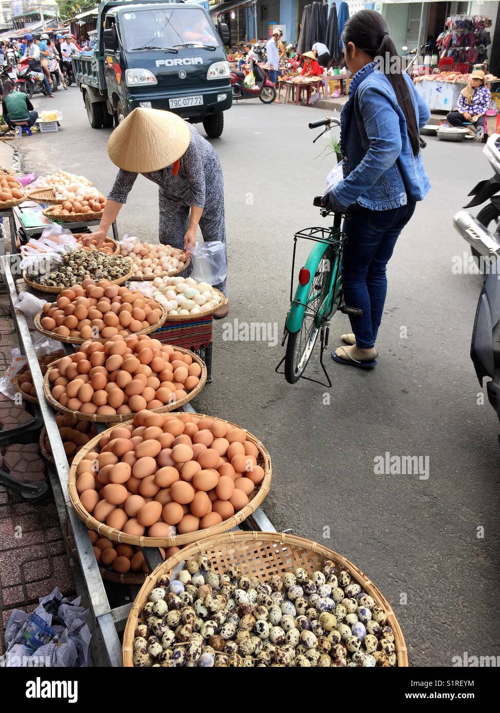 Street eggs seller Stock Photo - Alamy