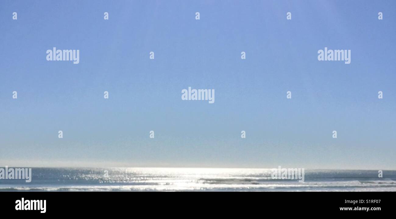 Sun reflecting off the ocean Stock Photo - Alamy