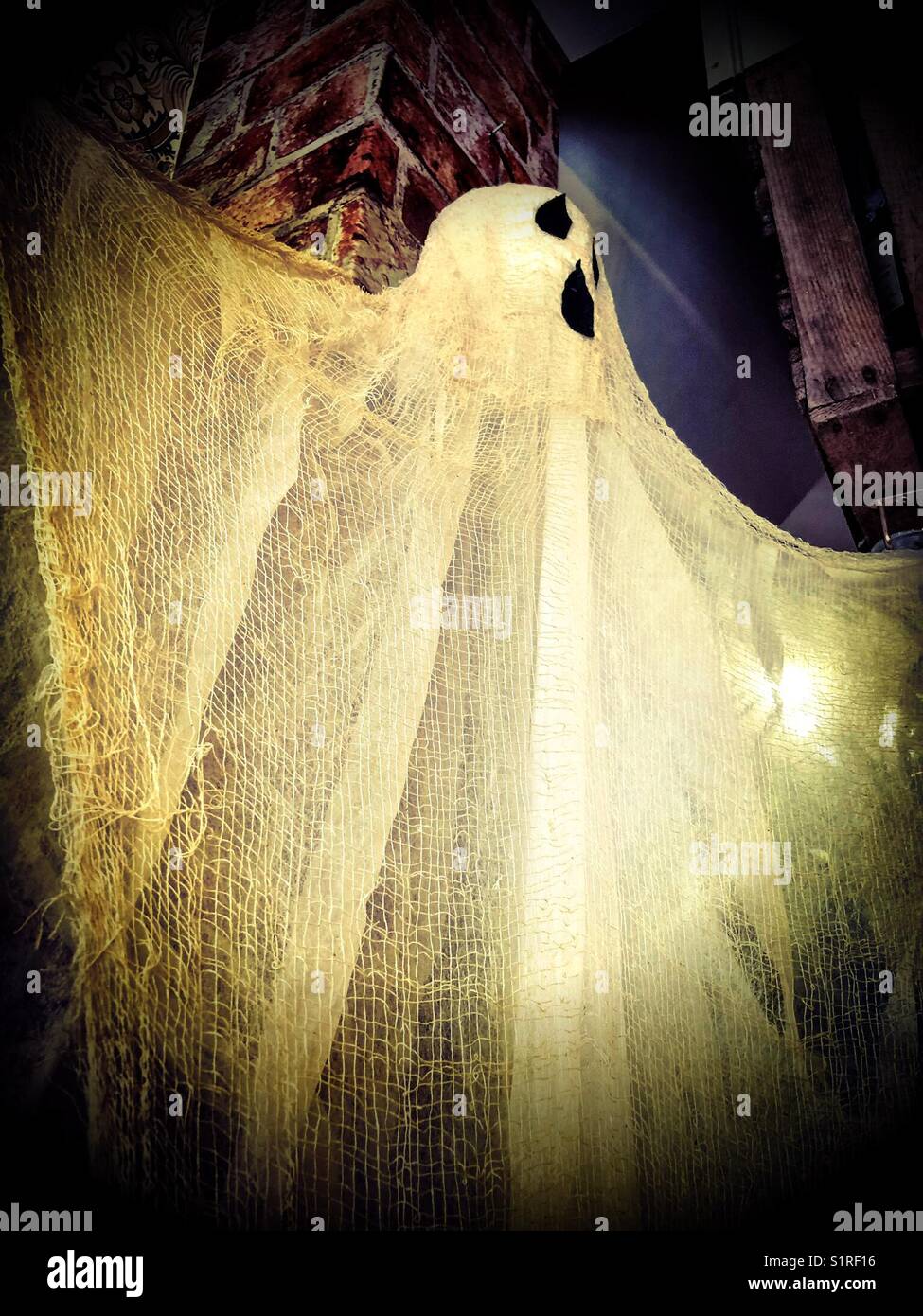 Hanging ghost hi-res stock photography and images - Alamy