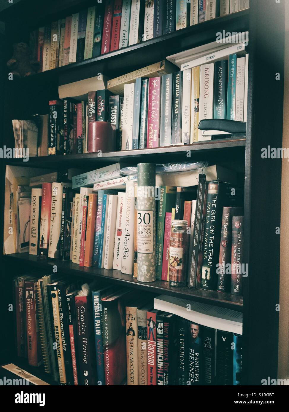 Cluttered shelves hi-res stock photography and images - Alamy