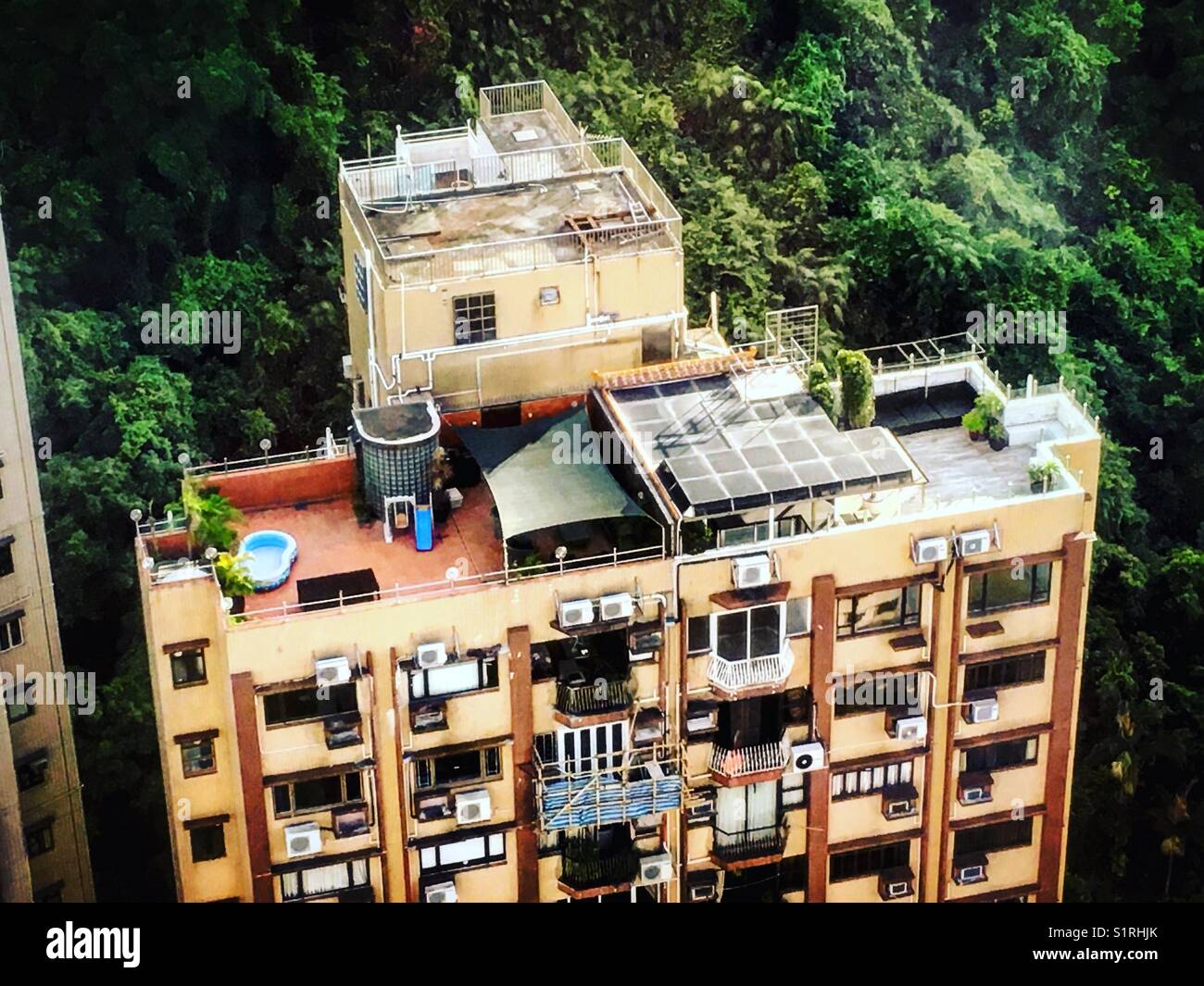 Roof top level hi-res stock photography and images - Alamy