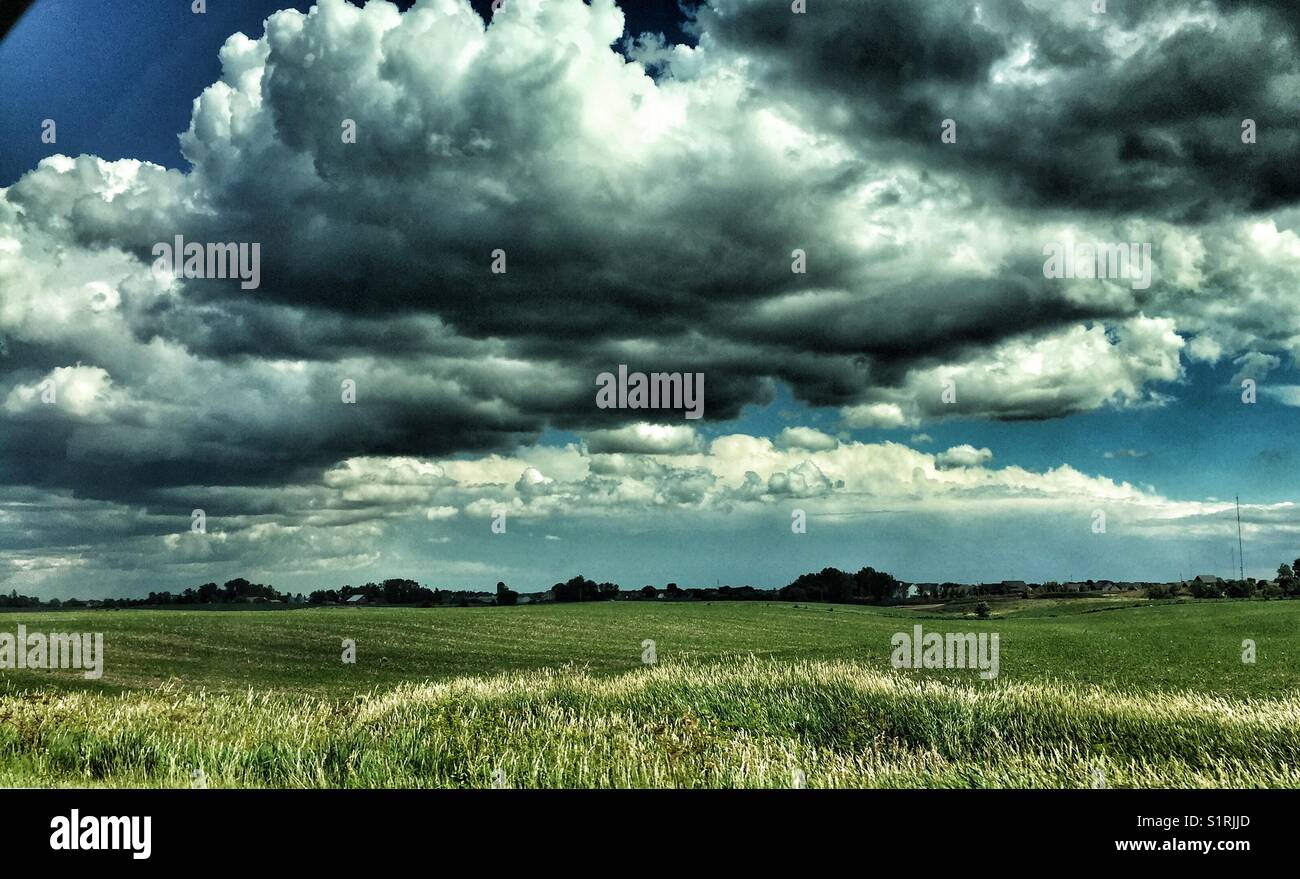 Clouds in the countryside hi-res stock photography and images - Alamy