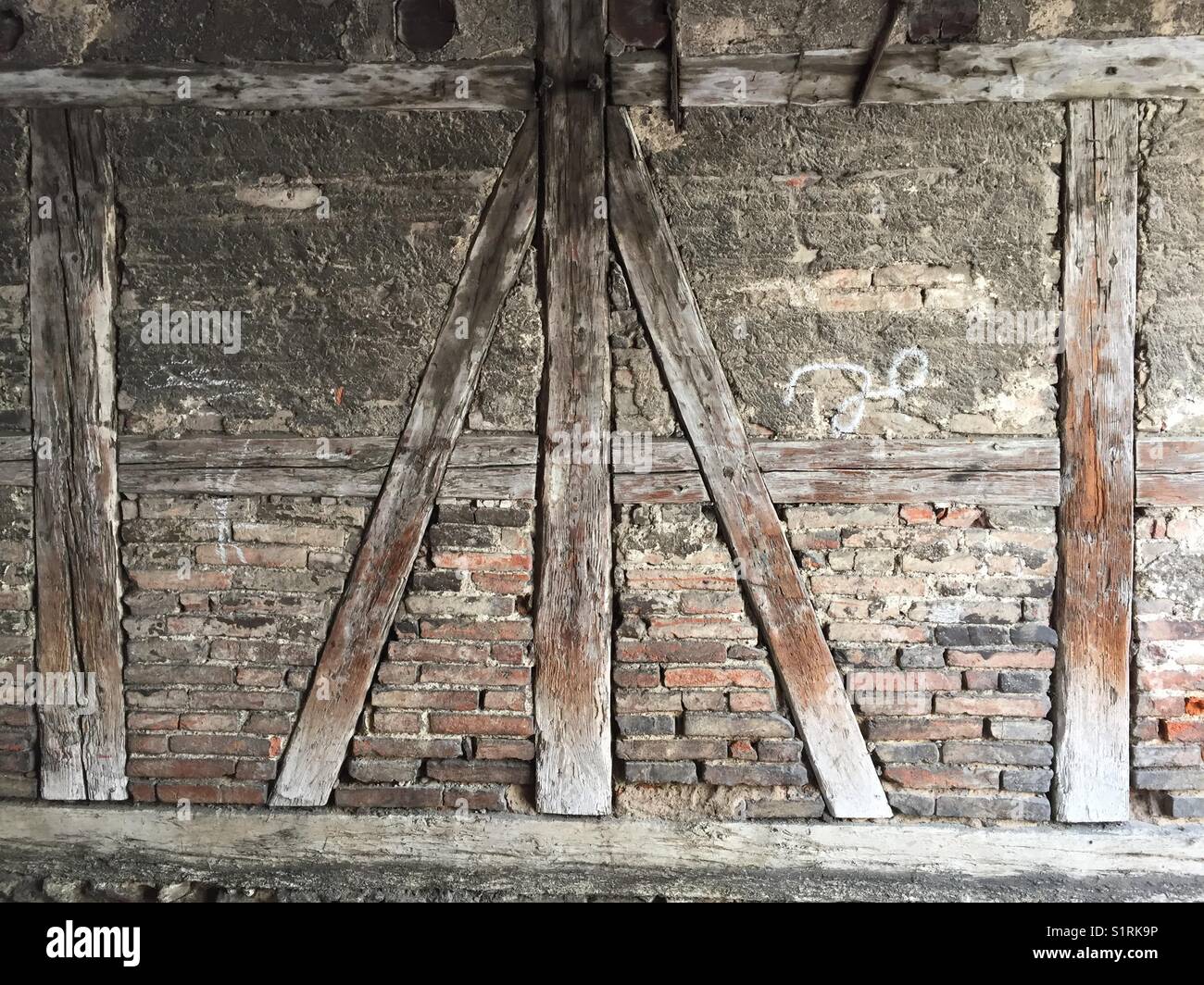 Timber truss hi-res stock photography and images - Alamy