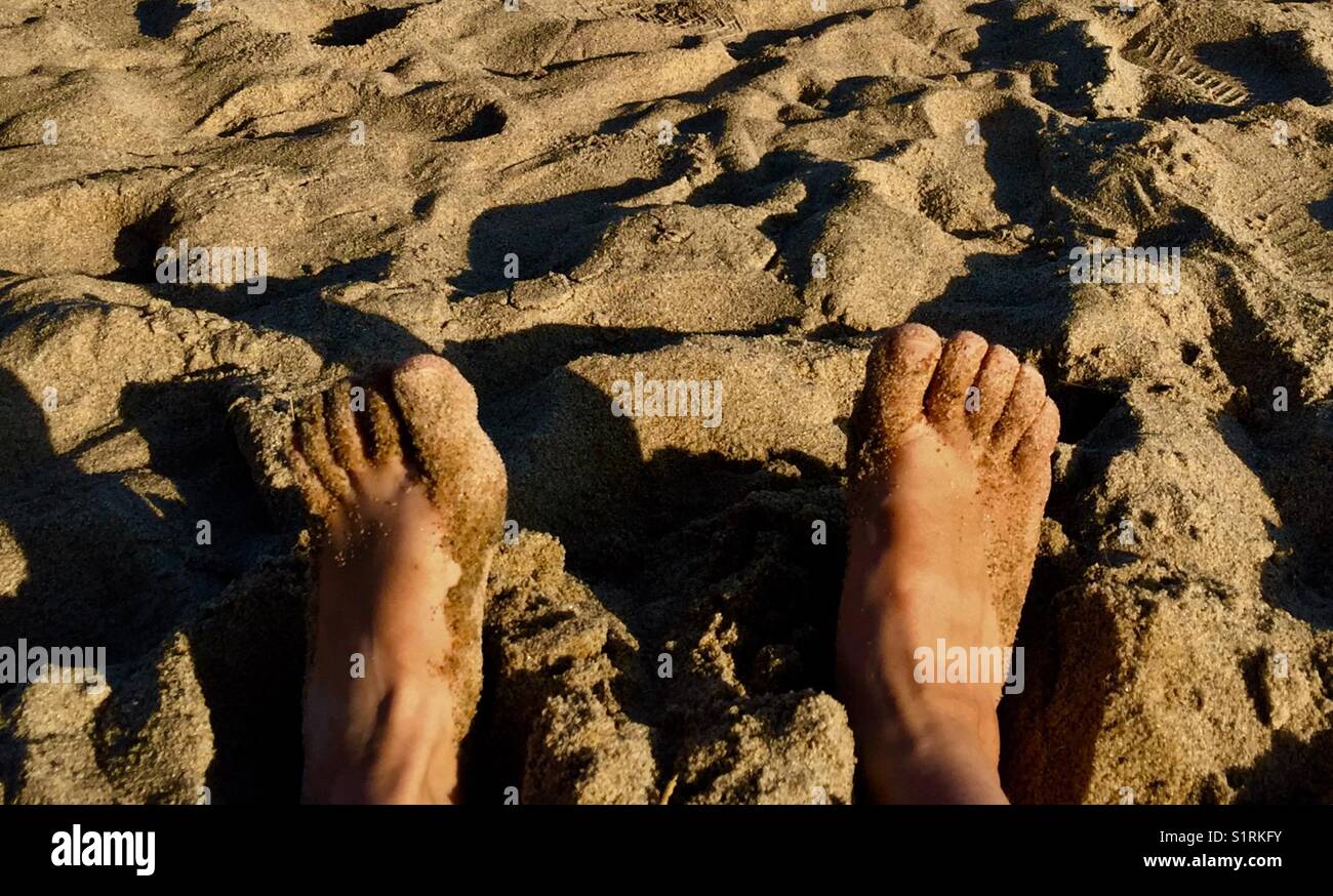 Feet in the sand hi-res stock photography and images - Alamy