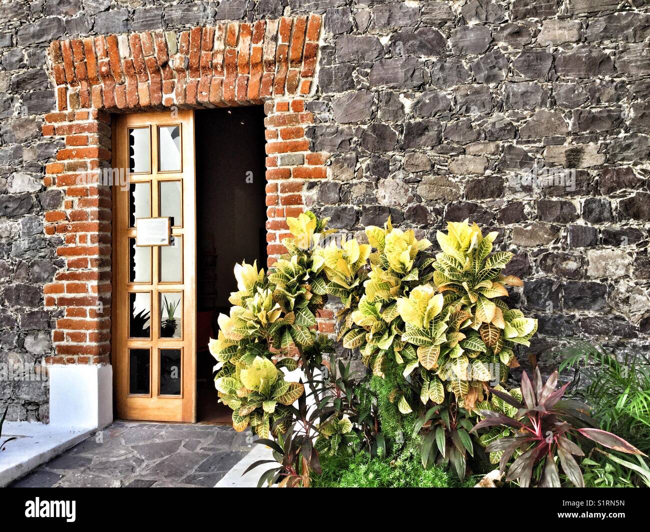Open door building architecture hi-res stock photography and images - Alamy