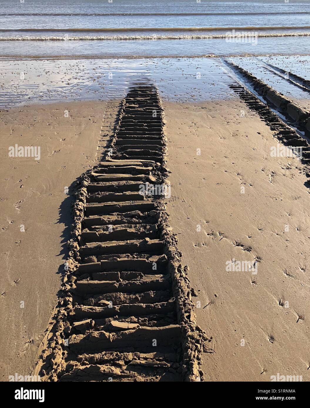 Caterpillar tracks hi-res stock photography and images - Alamy