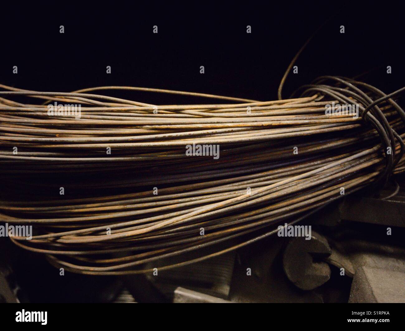 Wire metal background hi-res stock photography and images - Alamy