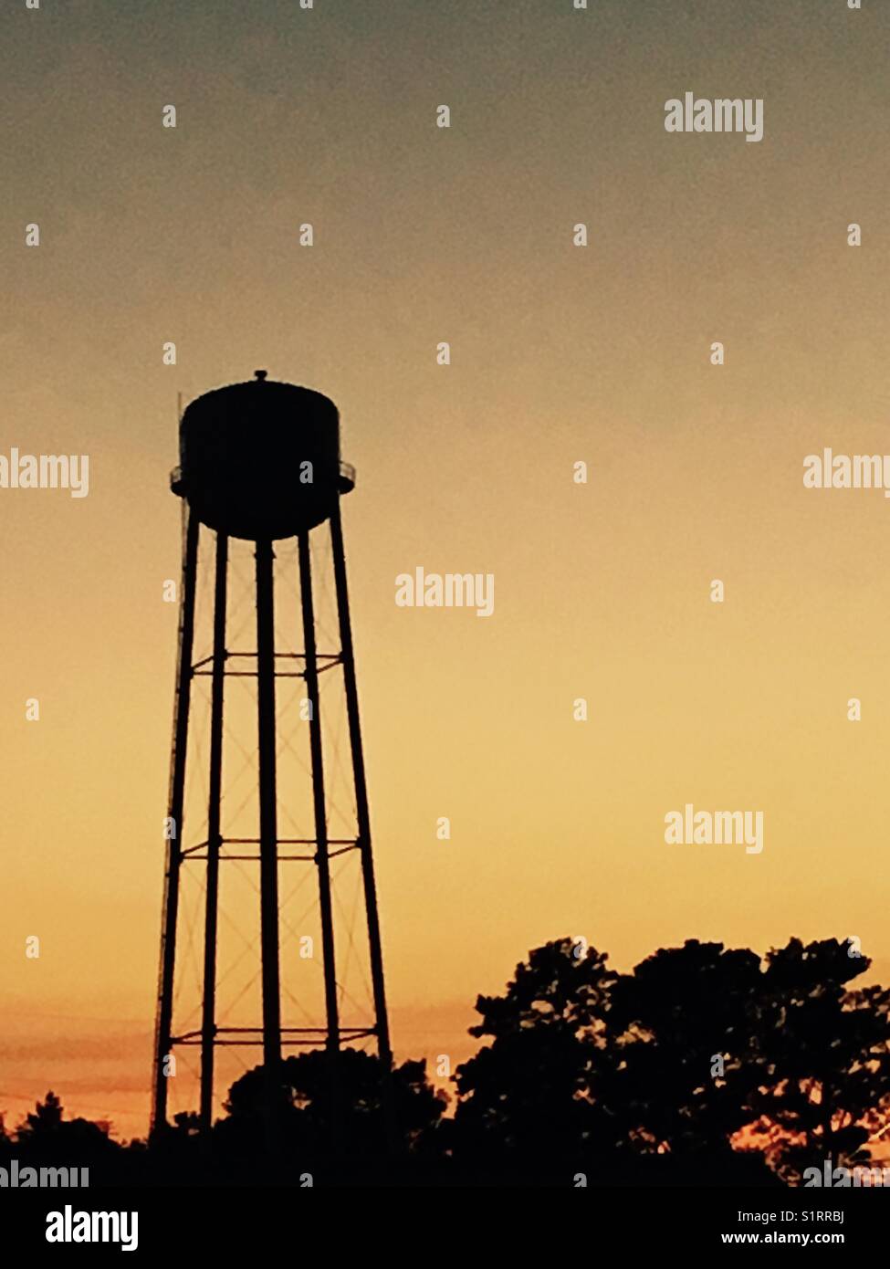 5pm sunset hi-res stock photography and images - Alamy