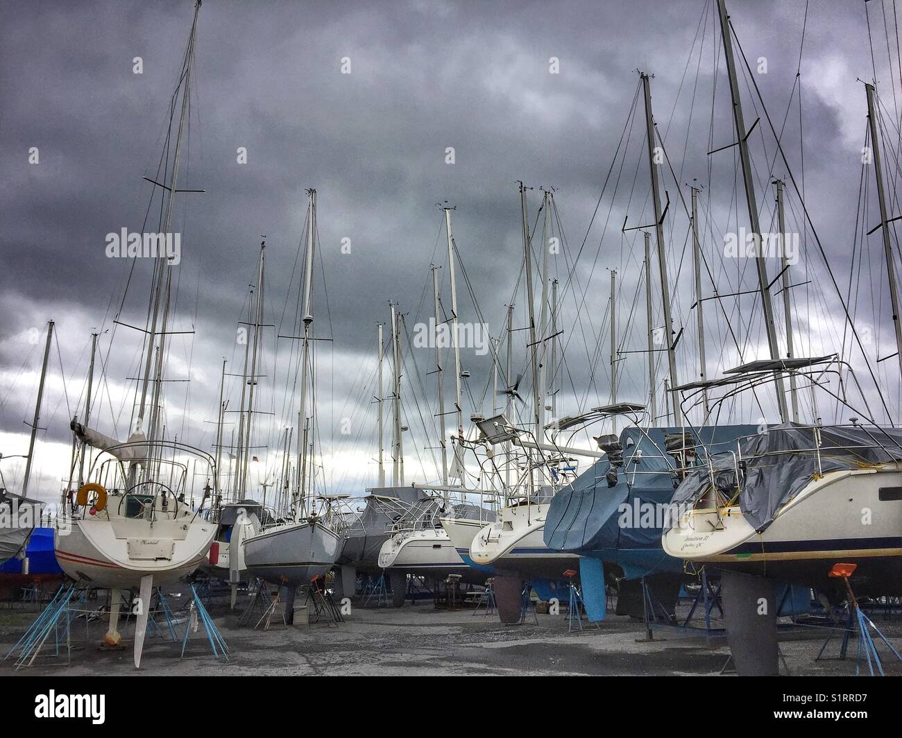 Dry dock boats hi-res stock photography and images - Alamy