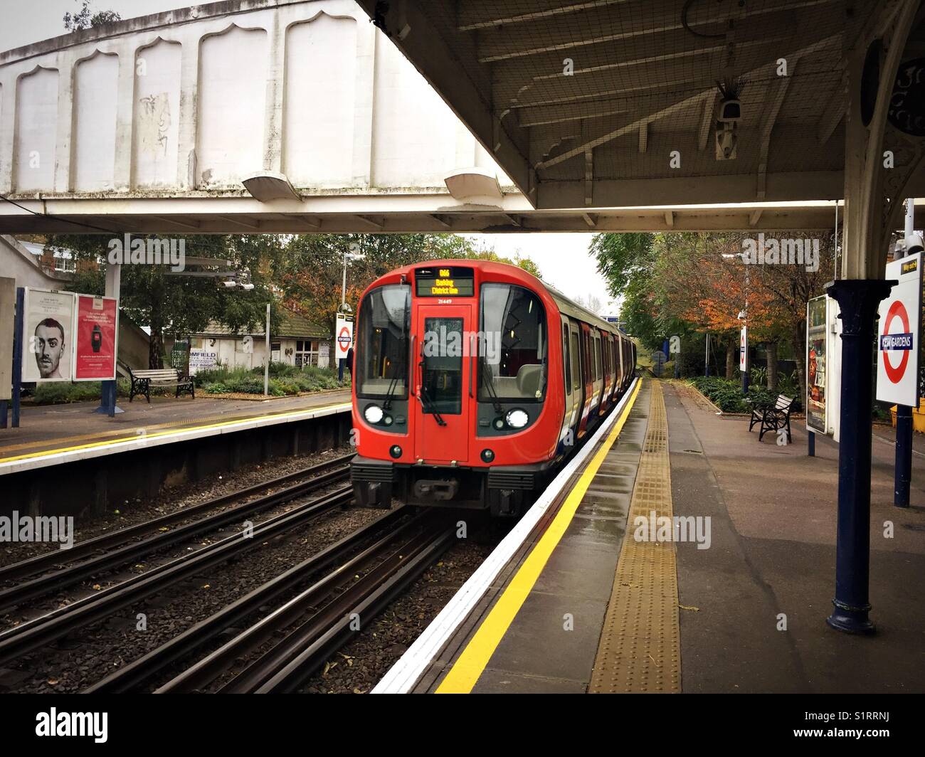 Kew bridge station hi-res stock photography and images - Alamy