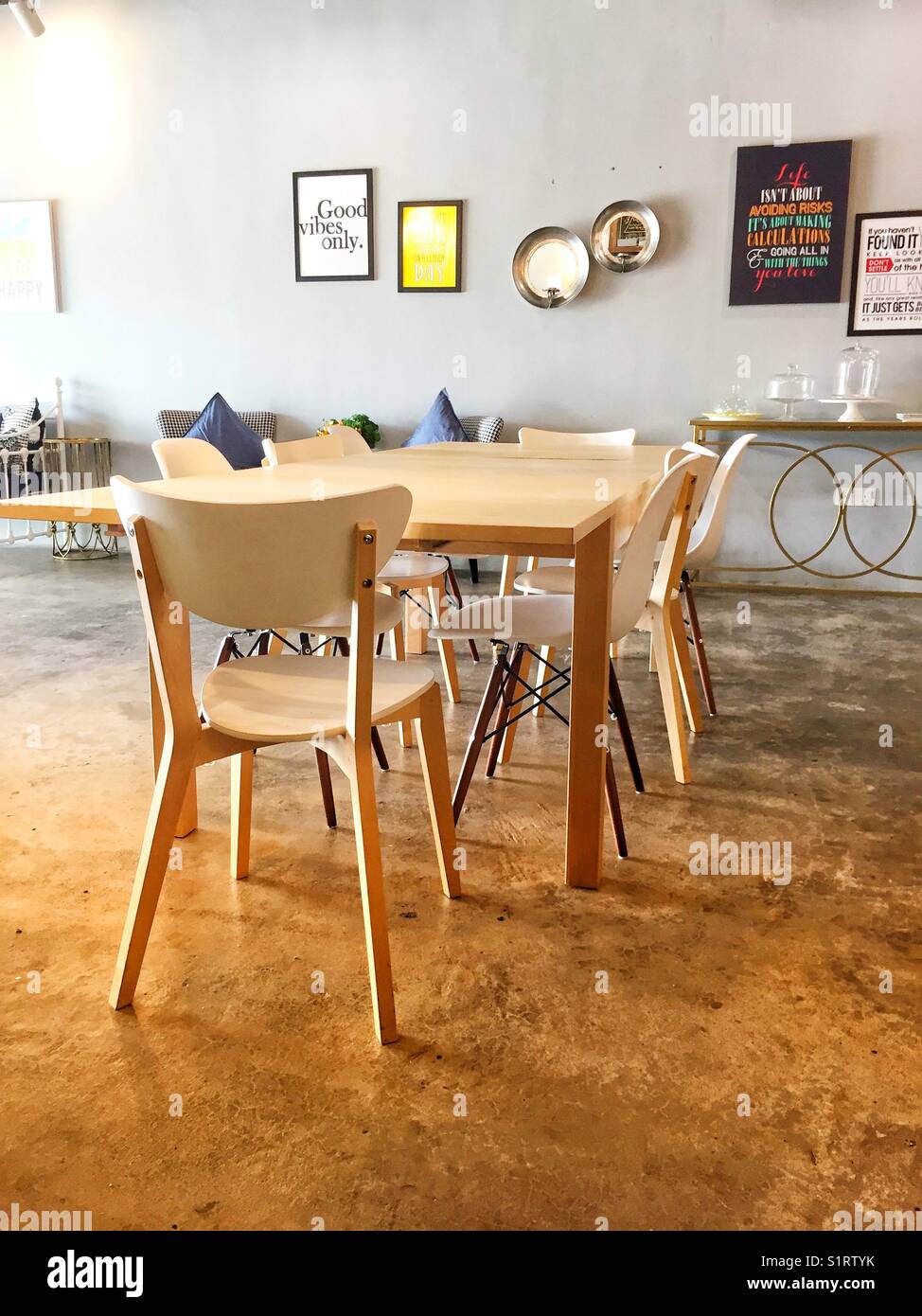 Interior design table hi-res stock photography and images - Alamy