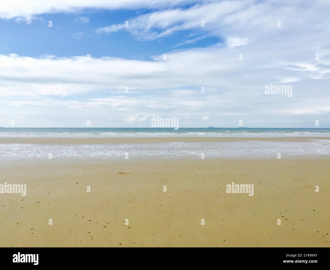 Empty into ocean hi-res stock photography and images - Alamy