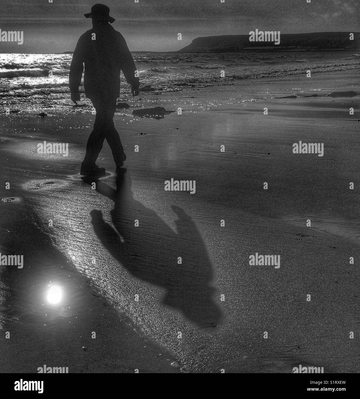 Man silhouette hat hi-res stock photography and images - Alamy