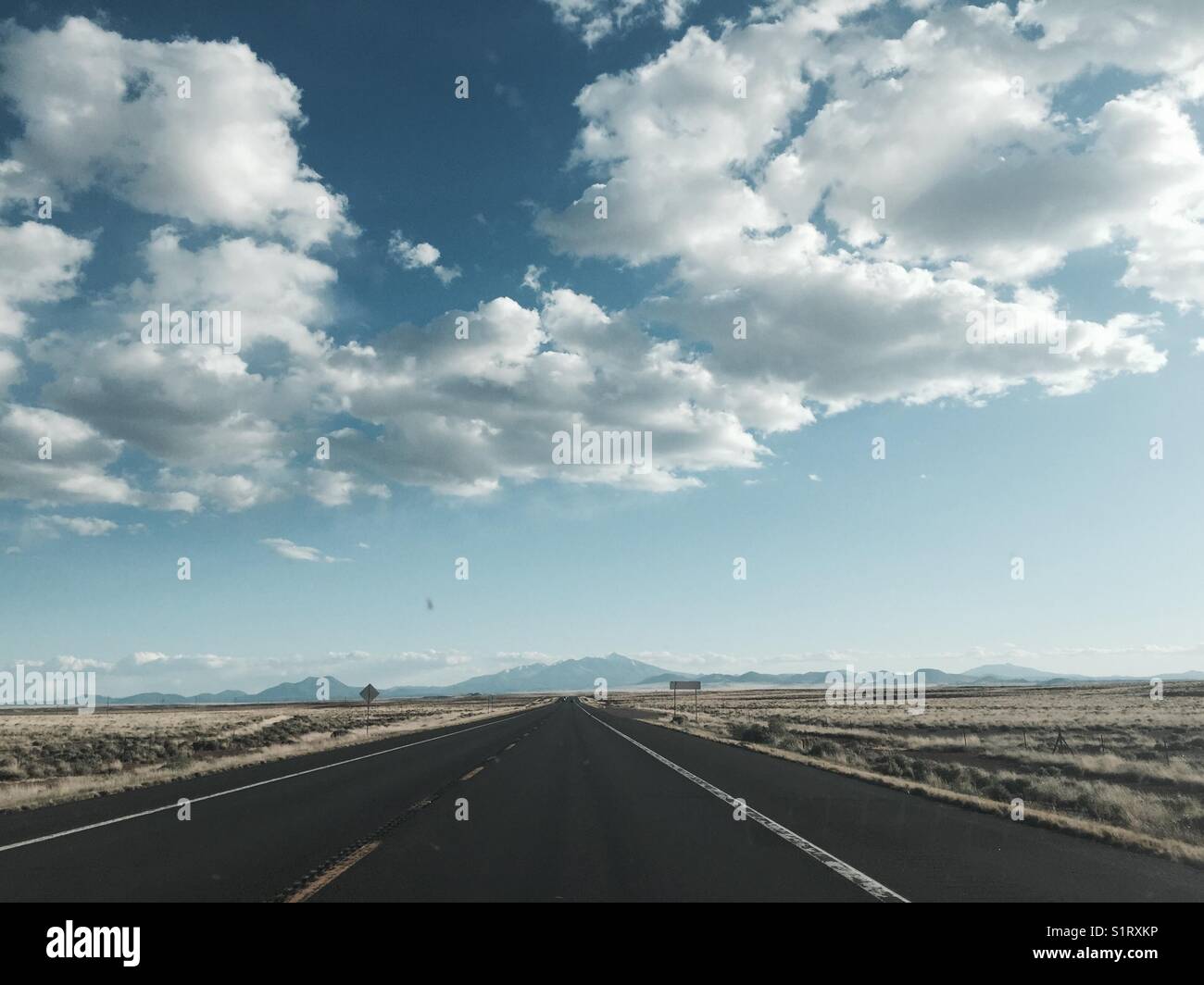 Lonely road hi-res stock photography and images - Alamy