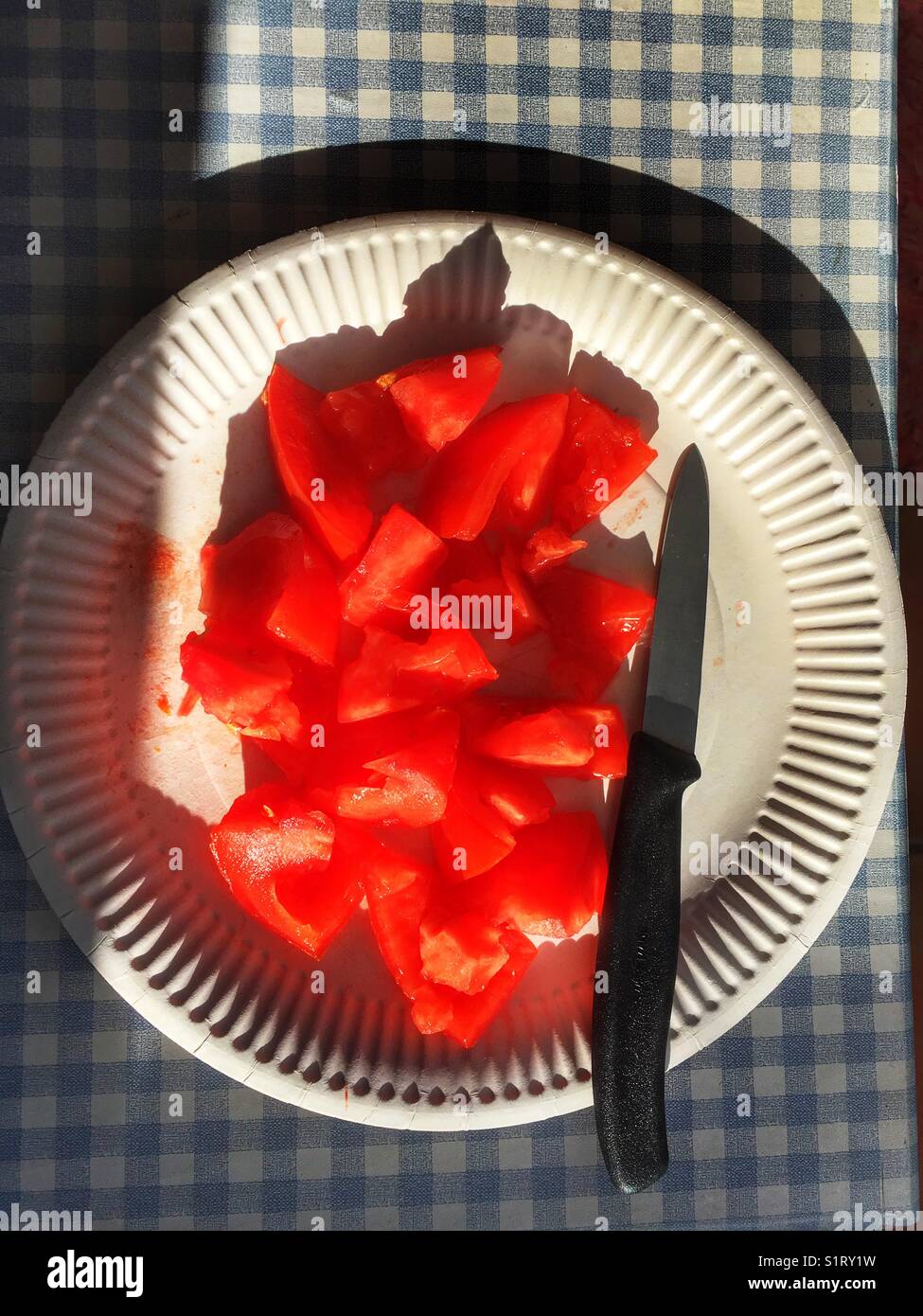 Chopped tomatoes plate hi-res stock photography and images - Alamy
