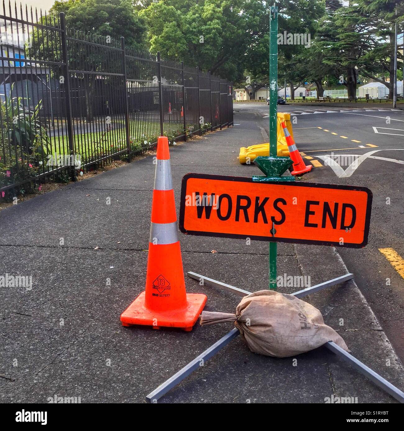 End of construction sign hi-res stock photography and images - Alamy