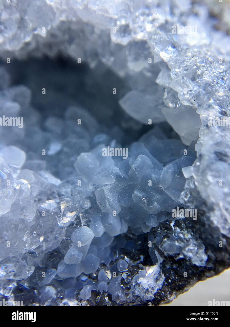 Blue crystals hi-res stock photography and images - Alamy