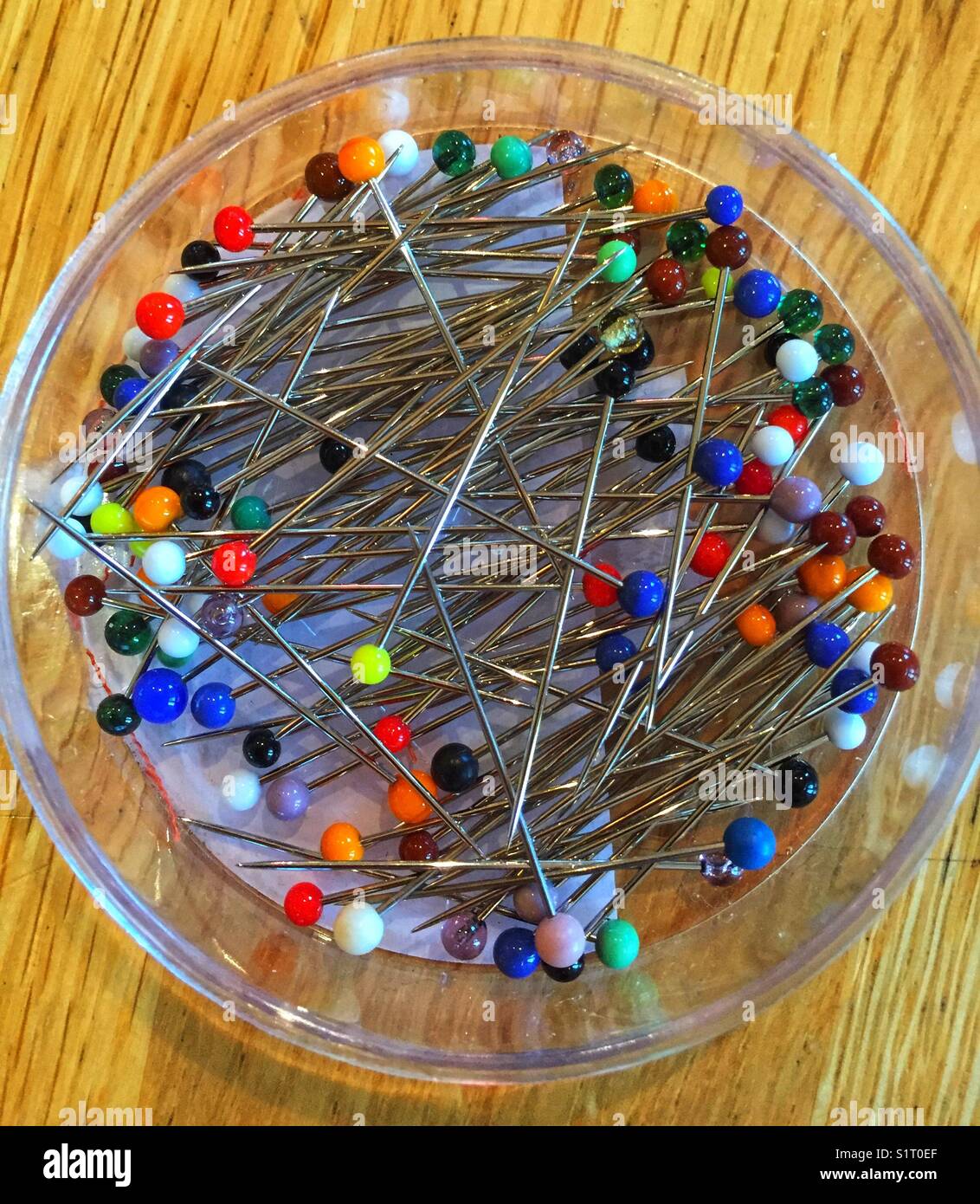 Glass head pins hi-res stock photography and images - Alamy