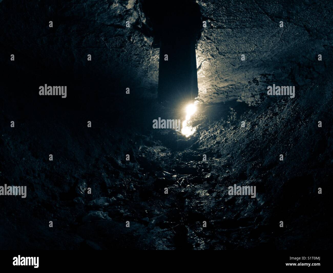 Cave dark hi-res stock photography and images - Alamy
