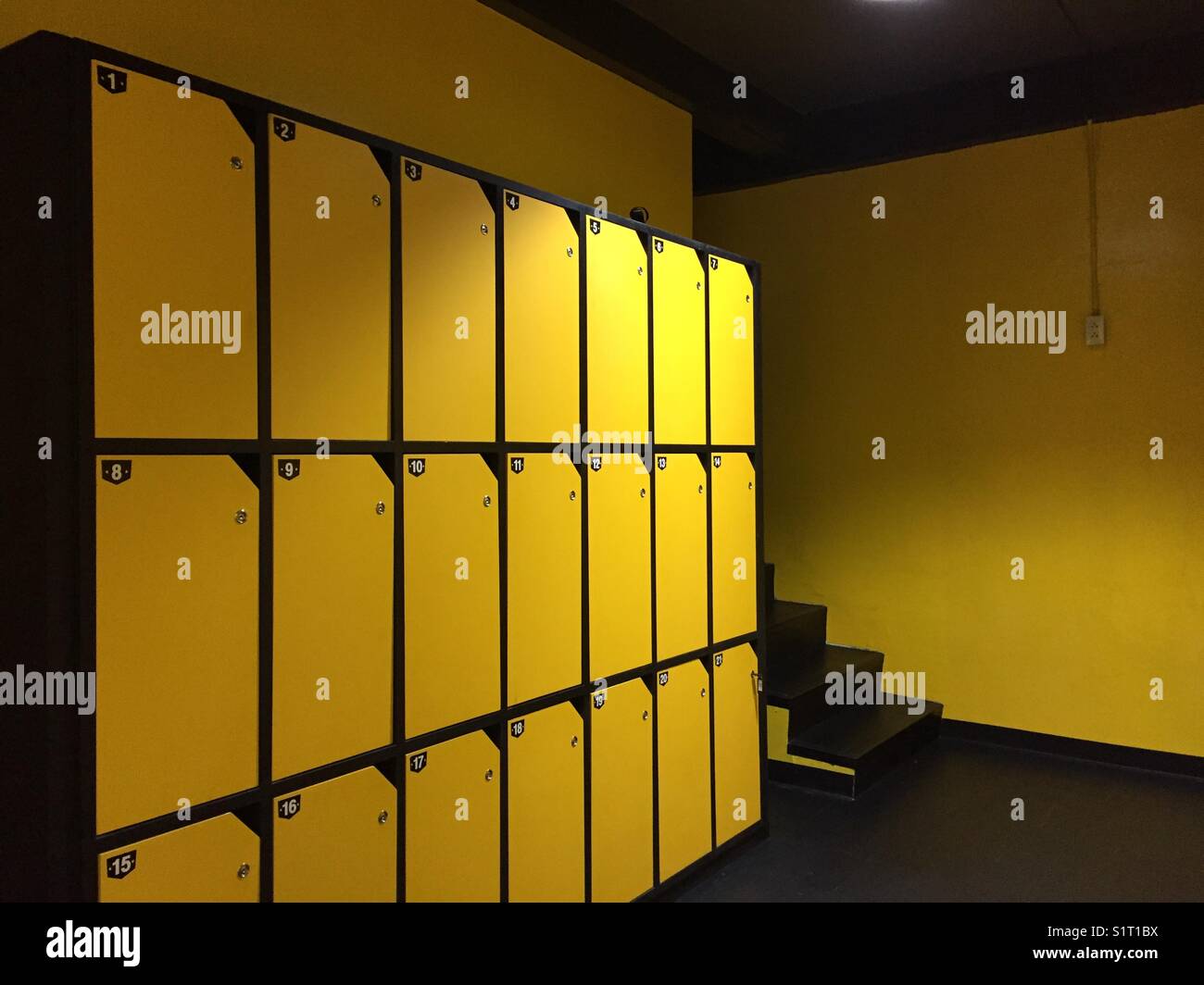 Modern gym wall hi-res stock photography and images - Alamy