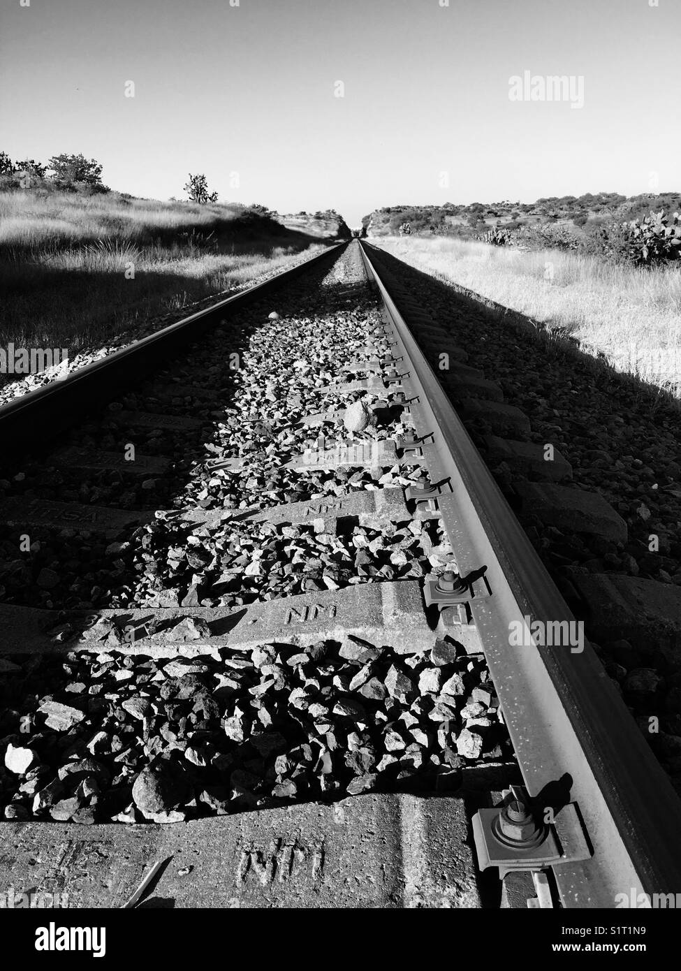 Black and white railroad tracks hi-res stock photography and images - Alamy