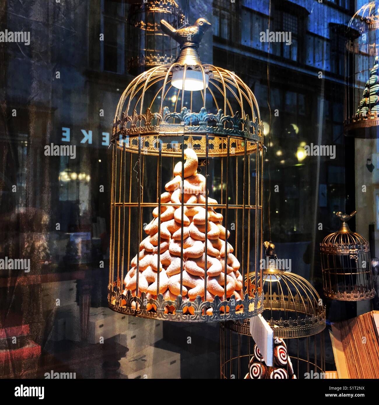 Traditional pyramid hi-res stock photography and images - Alamy