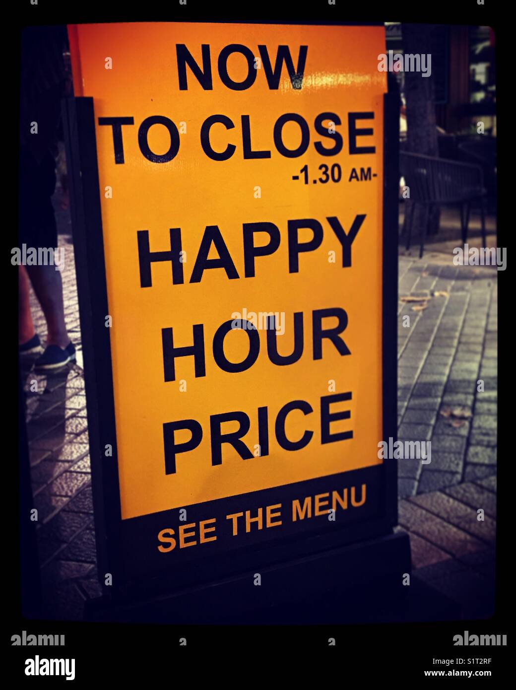Happy hour drinks hi-res stock photography and images - Alamy