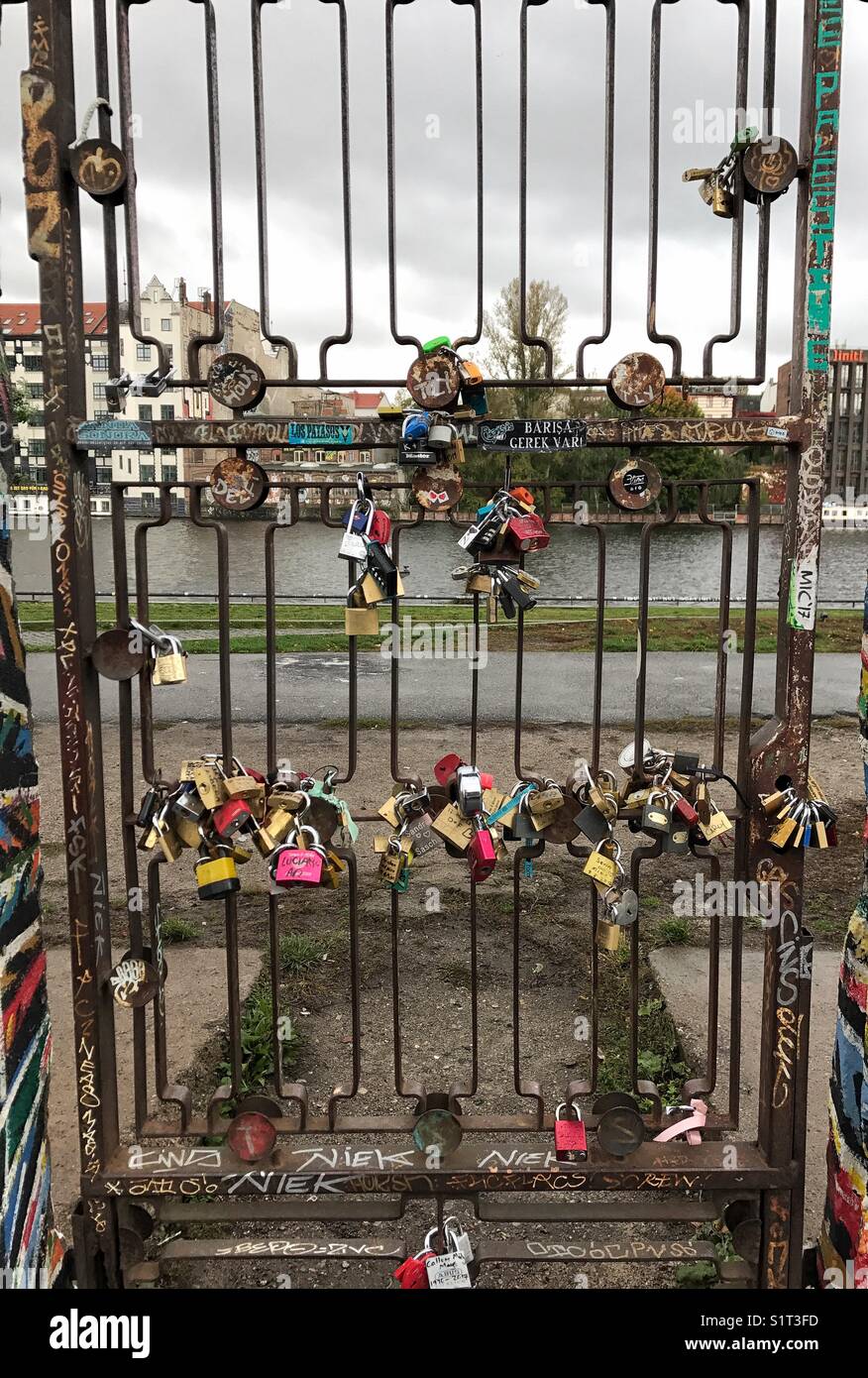 Love gallery hi-res stock photography and images - Alamy