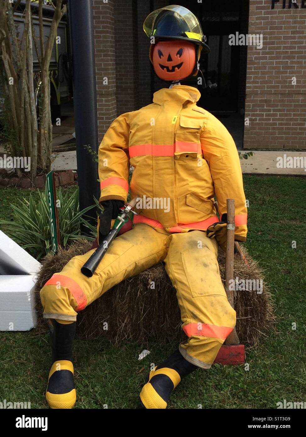 Fireman scarecrow hi-res stock photography and images - Alamy