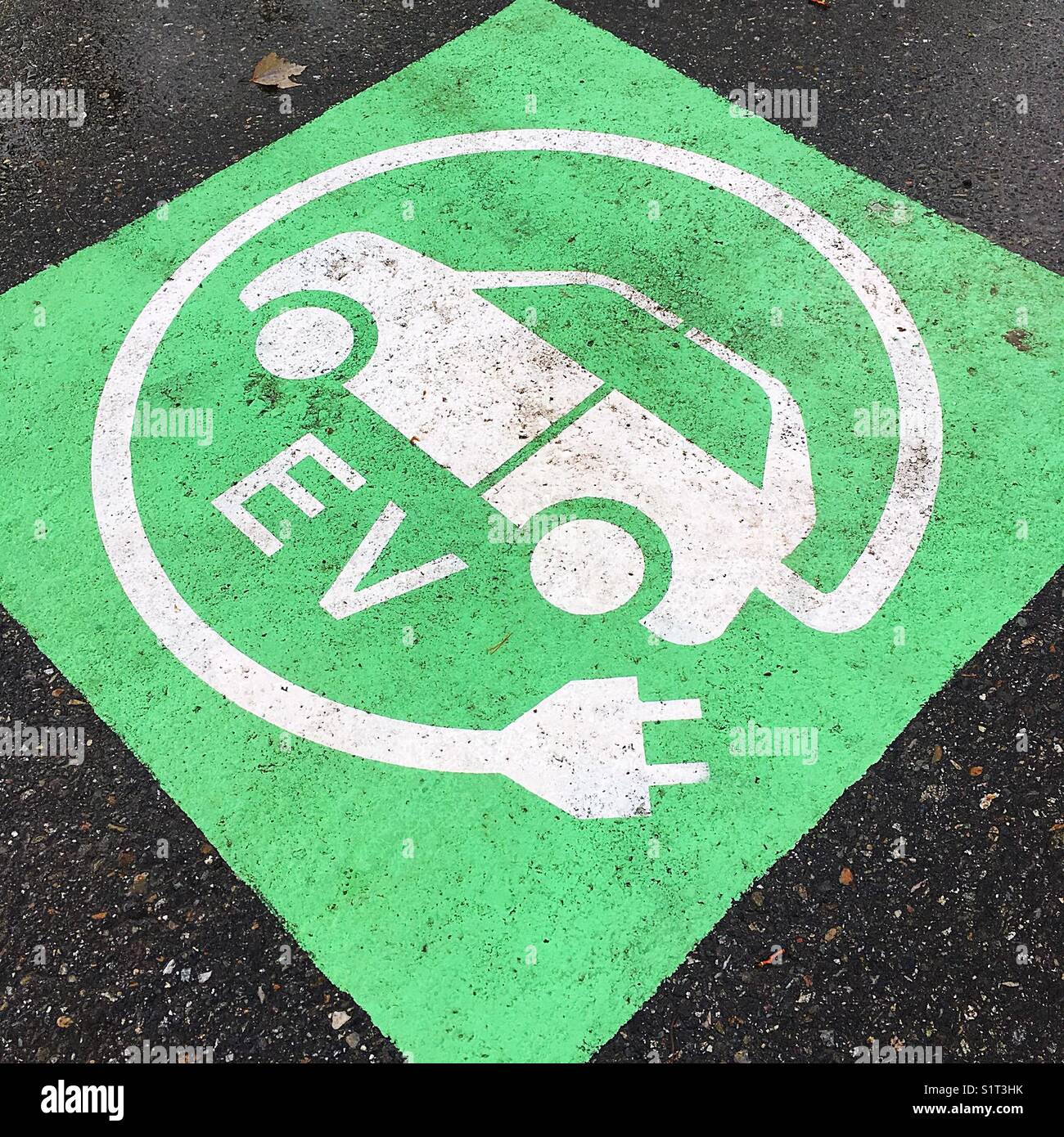 Ev sign hi-res stock photography and images - Alamy