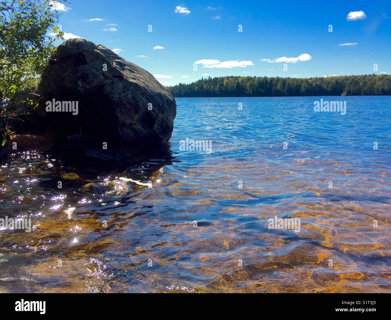Rock outcrop lake bottom hi-res stock photography and images - Alamy