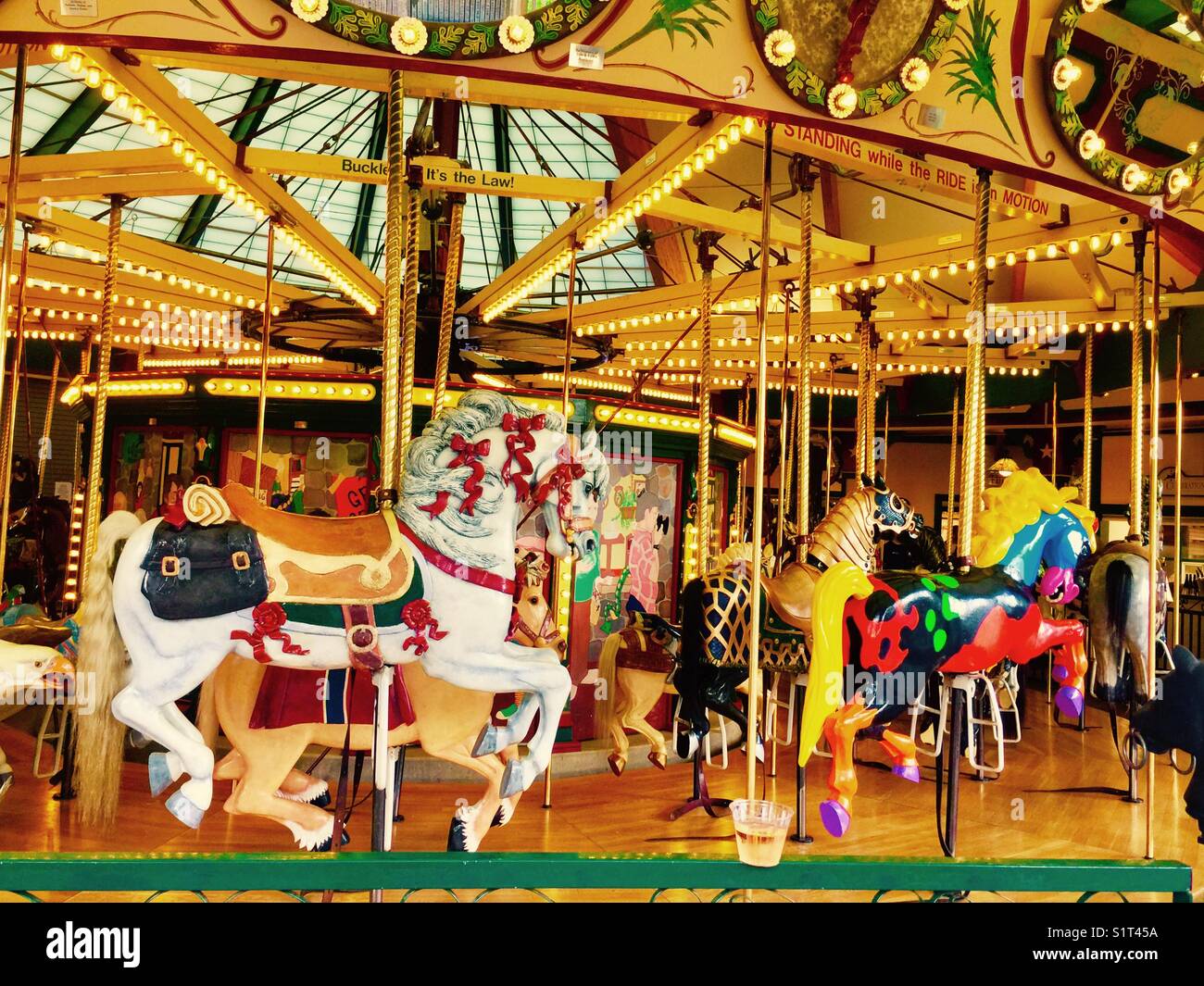 Artist carousel hi-res stock photography and images - Alamy