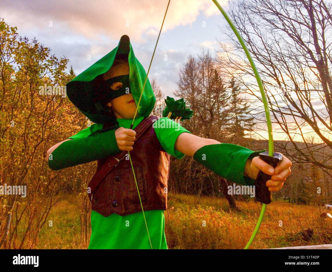 Archer costume hi-res stock photography and images - Alamy
