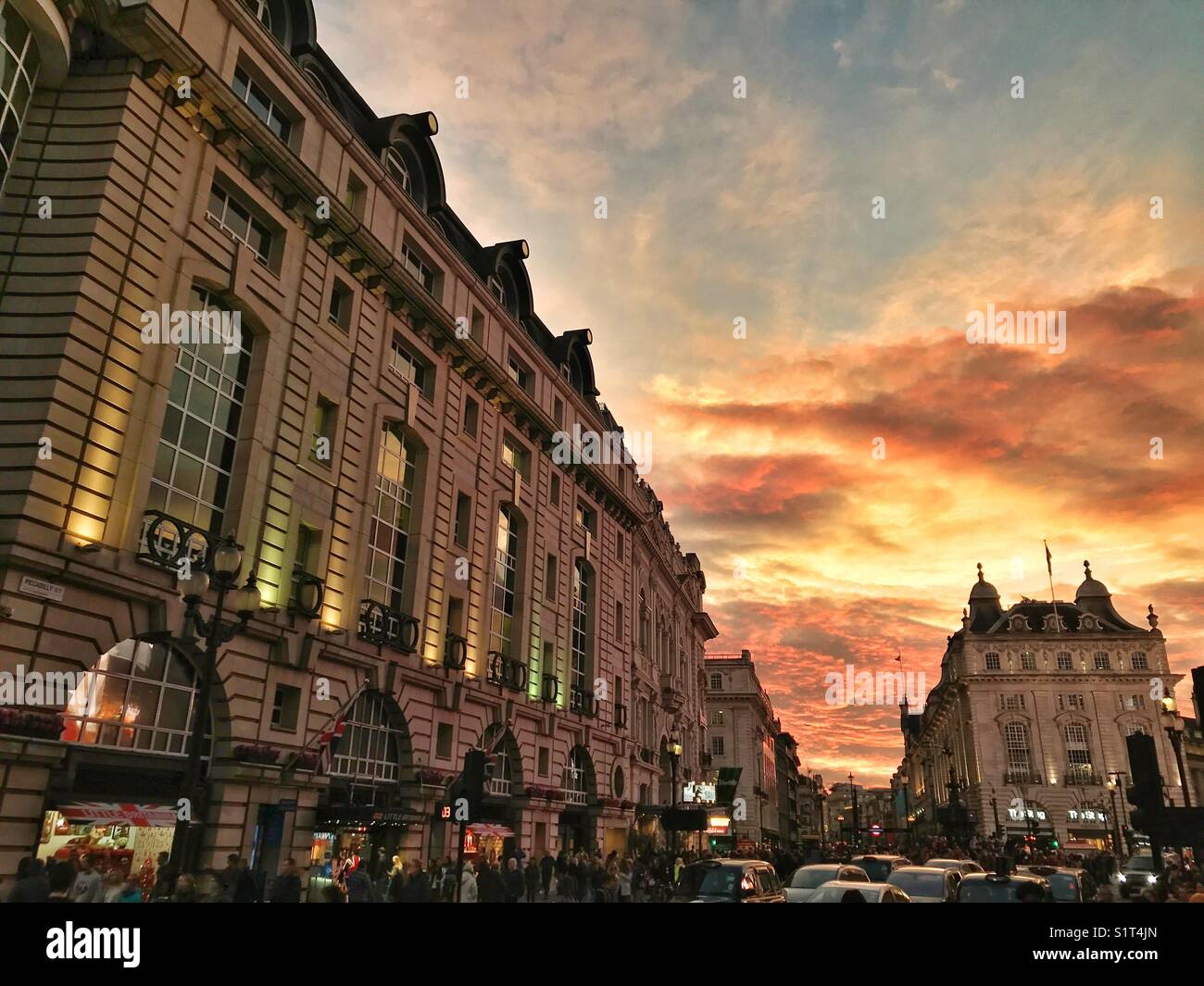 Piccadilly circus sunset hi-res stock photography and images - Alamy