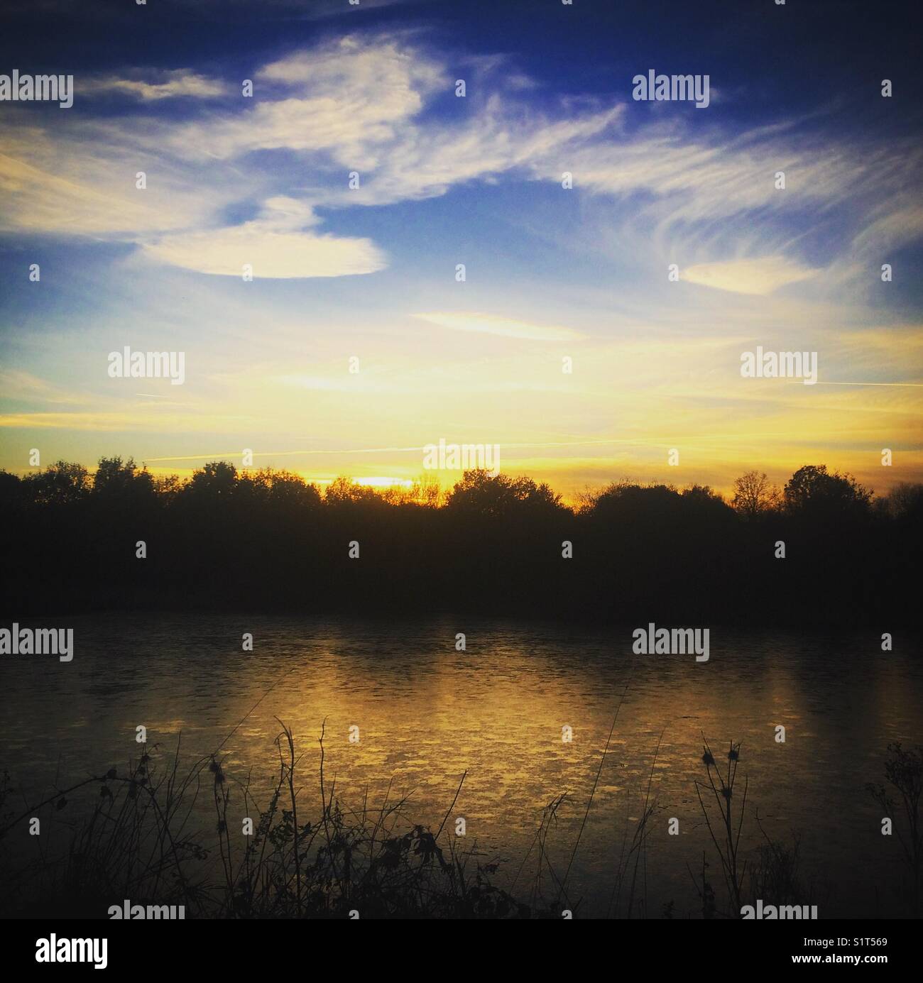 Sunrise over a lake hi-res stock photography and images - Alamy