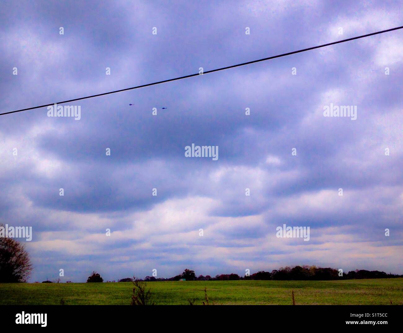 Distant helicopters hi-res stock photography and images - Alamy