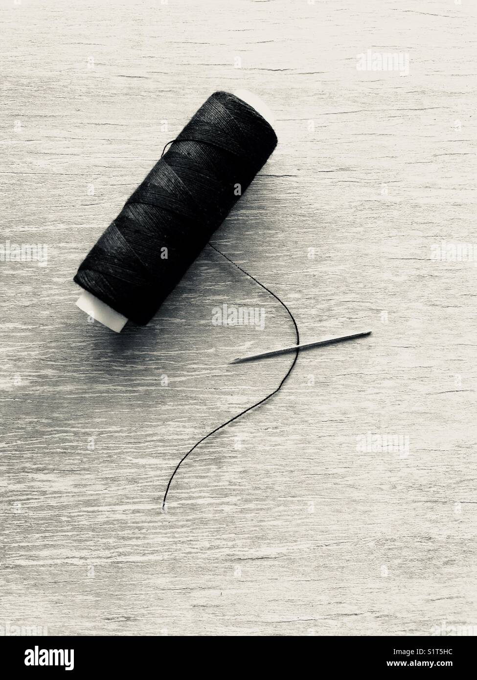 Needle and thread Stock Photo - Alamy