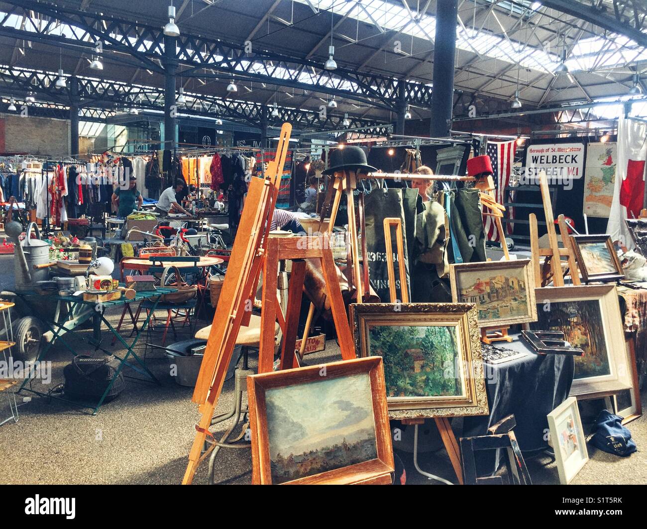 Bric a brac for sale hi-res stock photography and images - Alamy