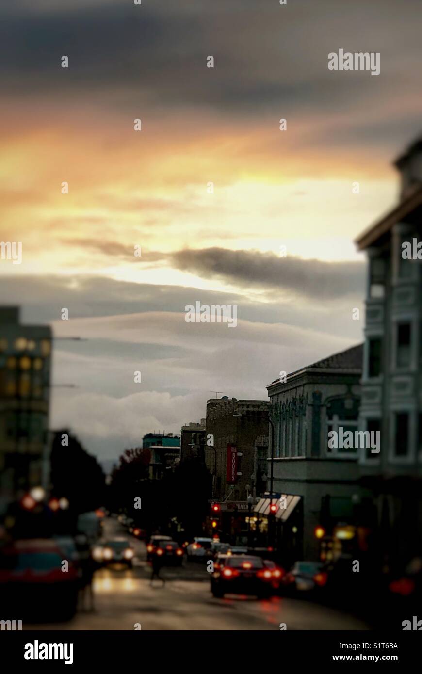 Sunset street view hi-res stock photography and images - Alamy