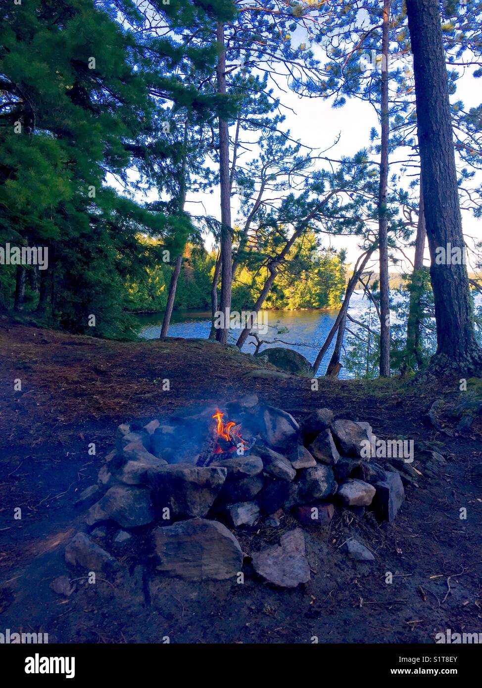 Rock fire pit hi-res stock photography and images - Alamy