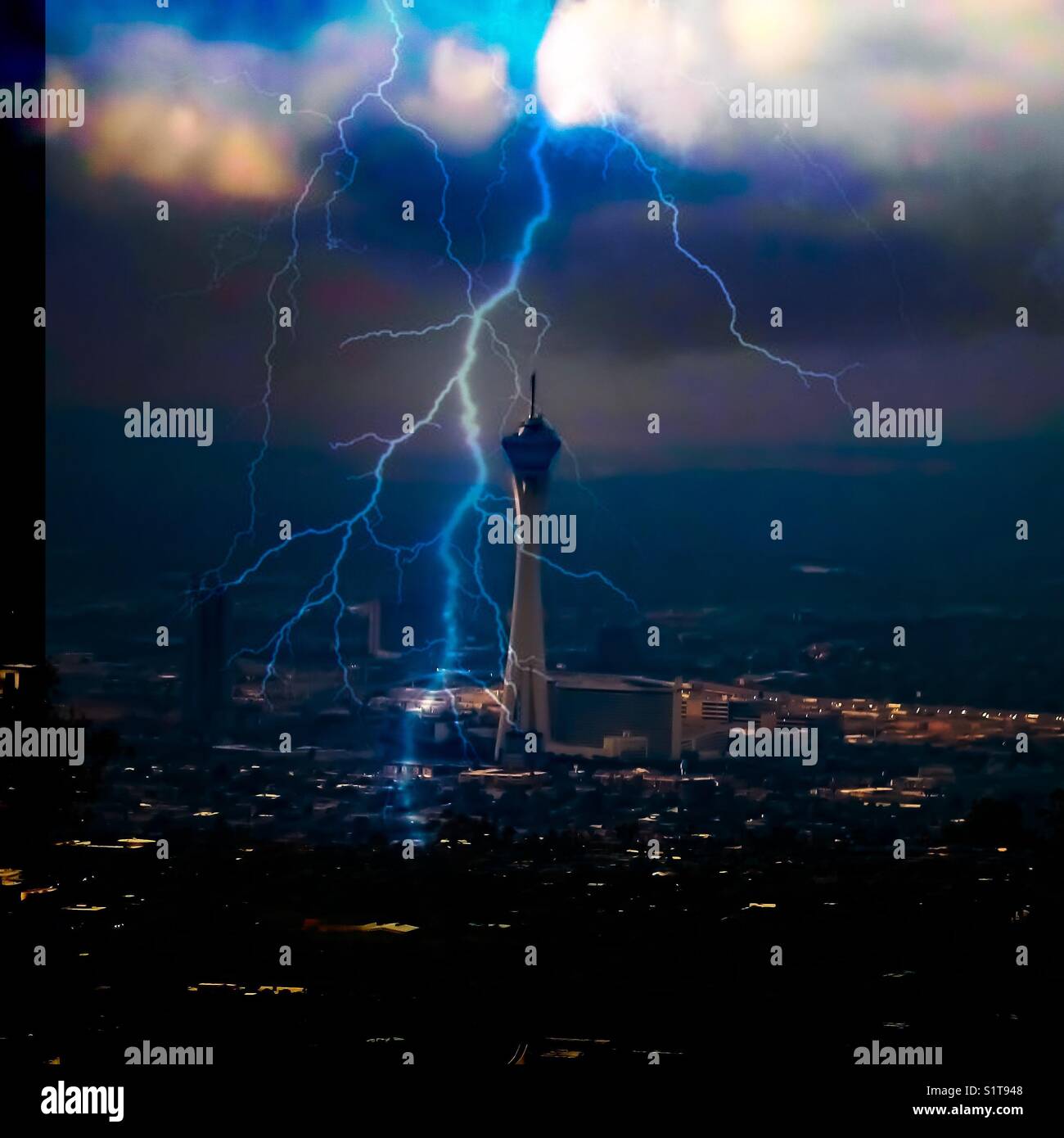 The las vegas stratosphere hi-res stock photography and images - Alamy