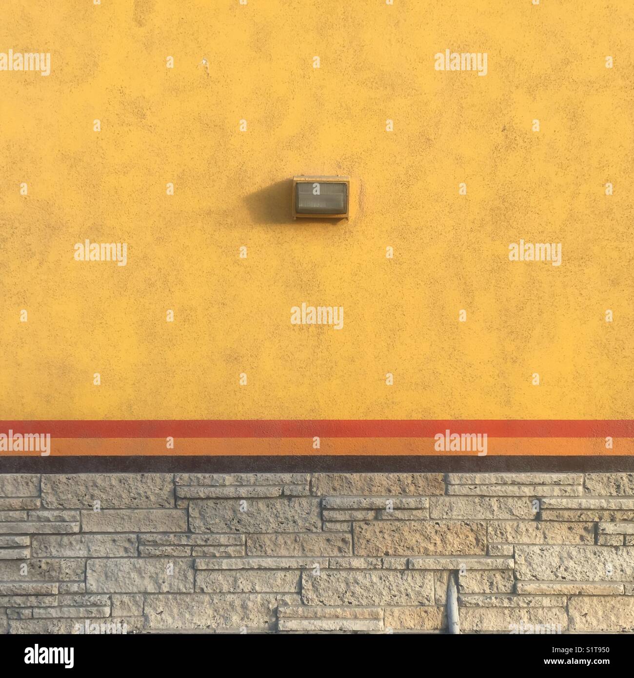 Minimal wall hi-res stock photography and images - Alamy