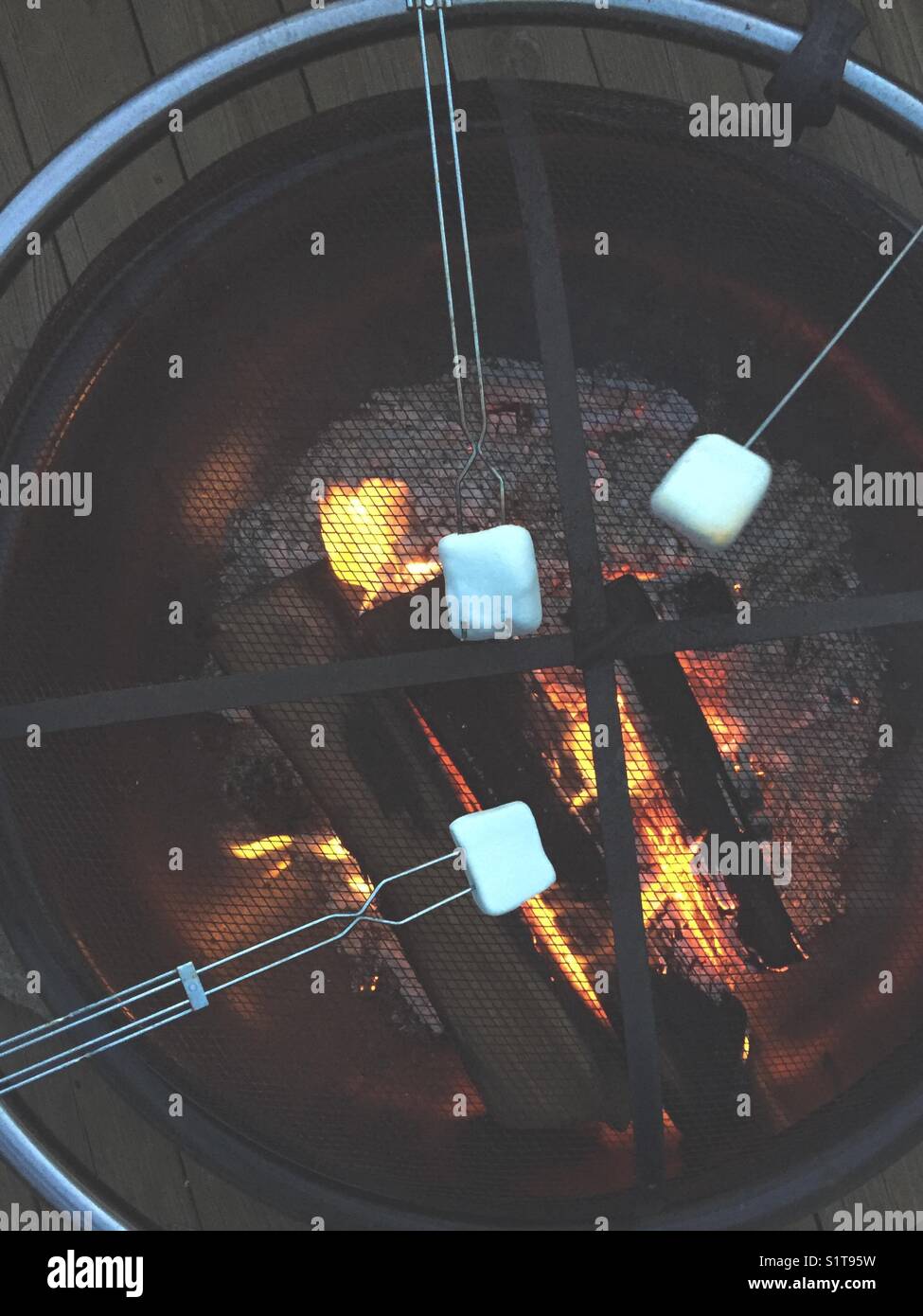 Roast over fire hi-res stock photography and images - Alamy