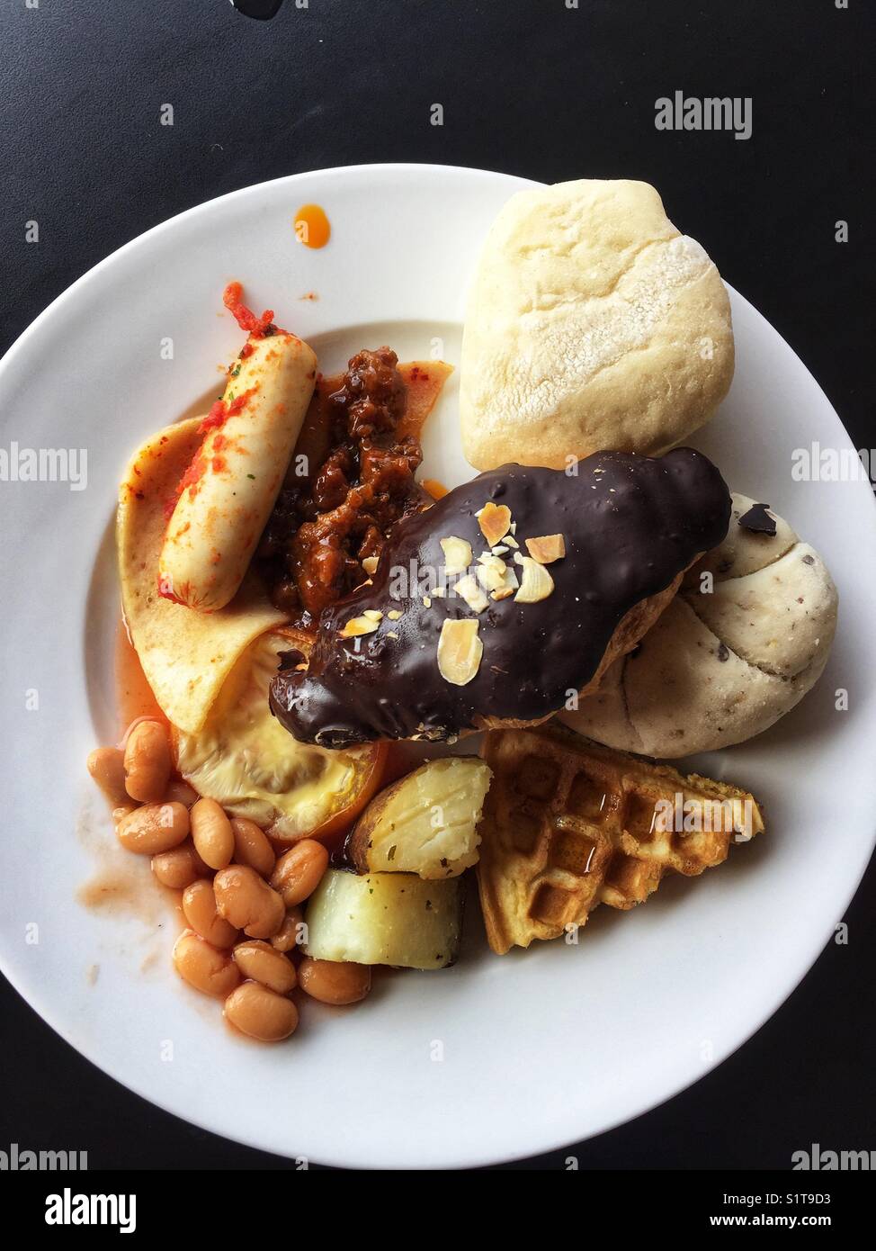 Messy plate hi-res stock photography and images - Alamy