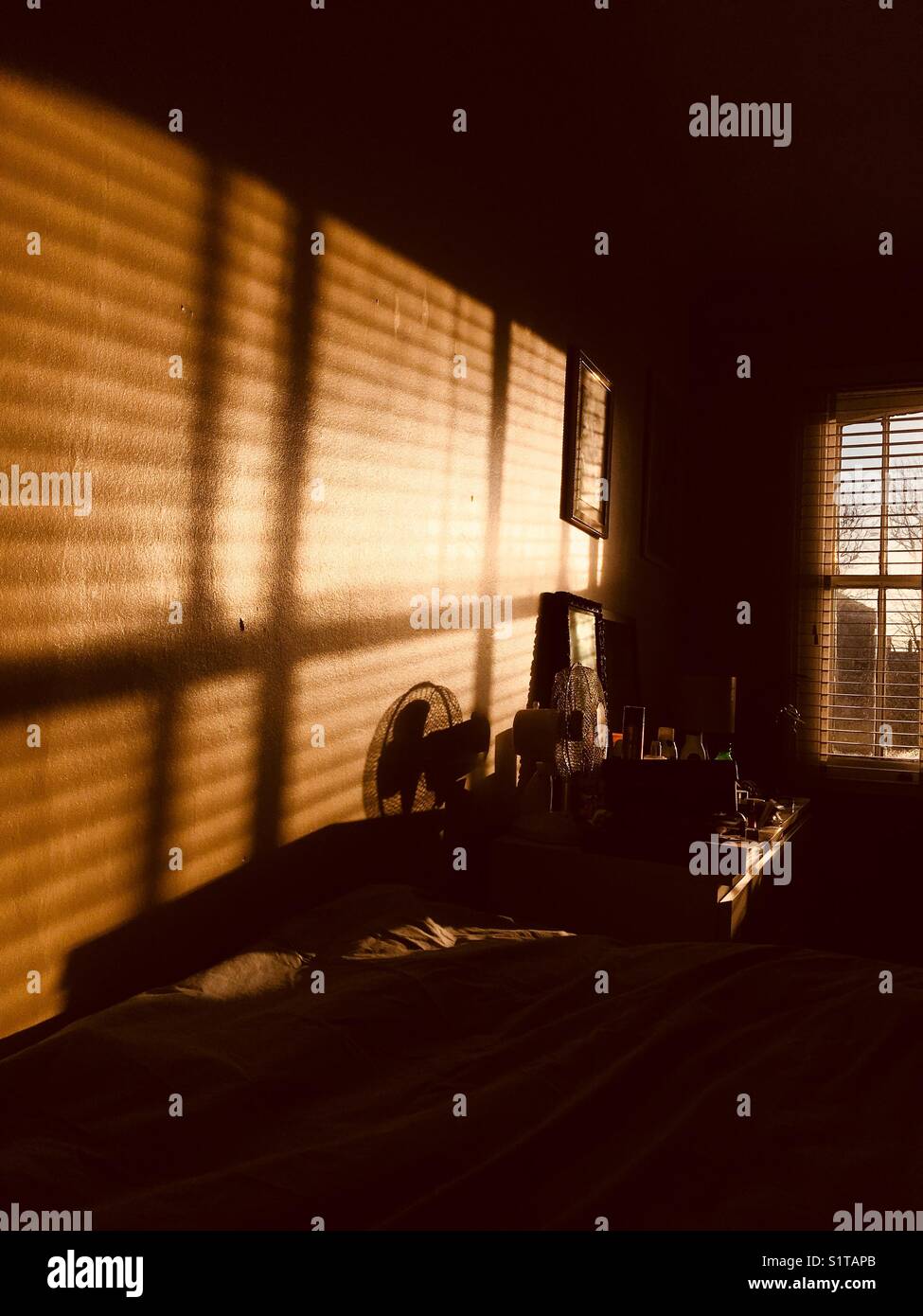Light streaming through window hi-res stock photography and images - Alamy