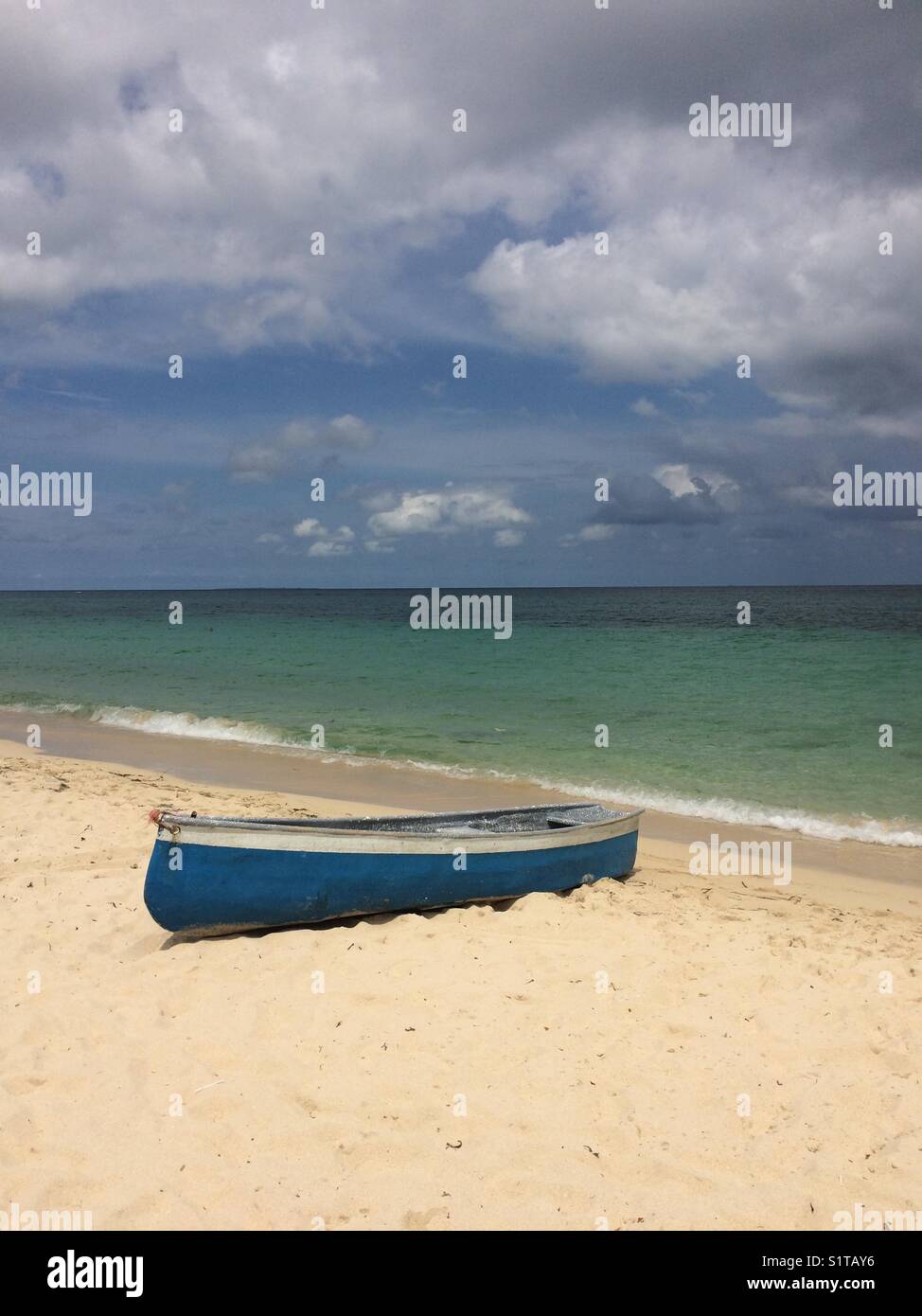 Boat beach sand hi-res stock photography and images - Alamy